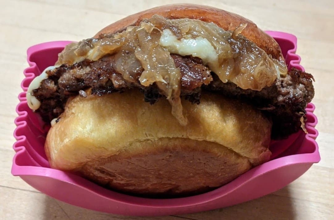 An End to 'Wearing' Really Messy Burgers? - Apple Eats